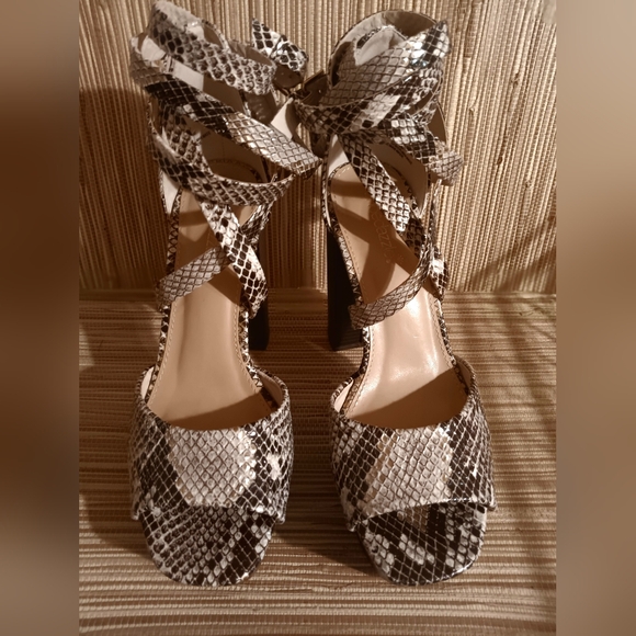 Shoe Dazzle | Shoes | Shoe Dazzle Roselinda Block Platform Shoe | Poshmark